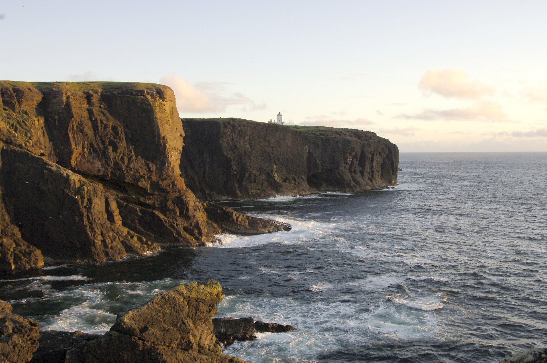 Eshaness Lighthouse / Cliffs | Shetland.org